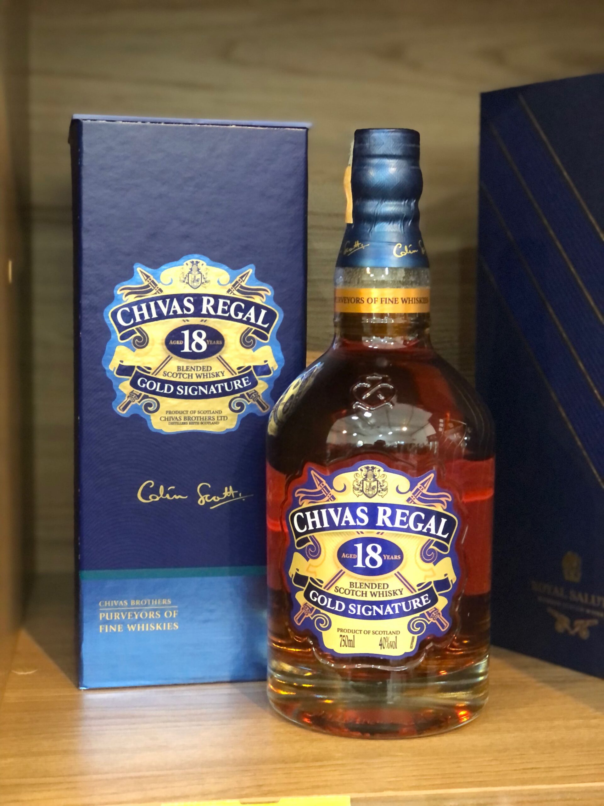 Chivas Regal 18 anos - Distribuidora de bebidas - Schneider Bebidas